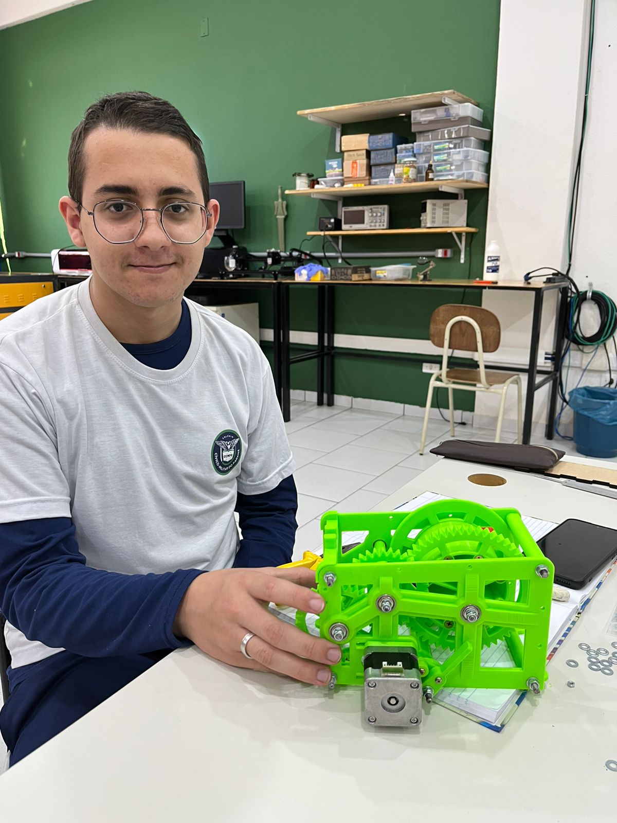 Projeto de aluno e docente transforma garrafas pet em fios para impressora 3D em parceria com a ...